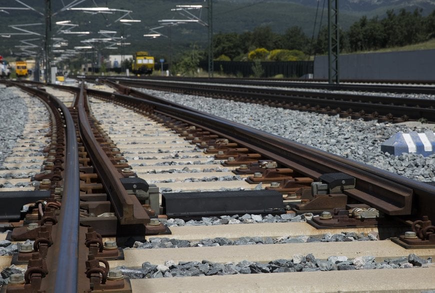 Thales participates in the delivery of the signalling system to Adif ...