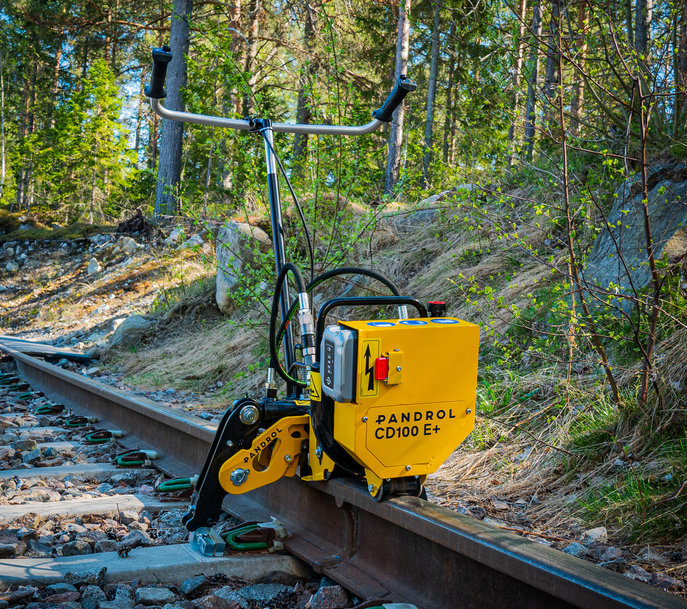PANDROL LAUNCHES NEW CD100 B BATTERY POWERED CLIPPING MACHINE | Railway ...