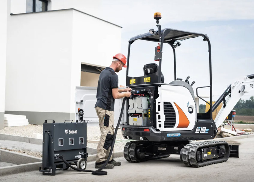 BOBCAT PRESENTA IL MINIESCAVATORE ELETTRICO DA 2 TONNELLATE ...