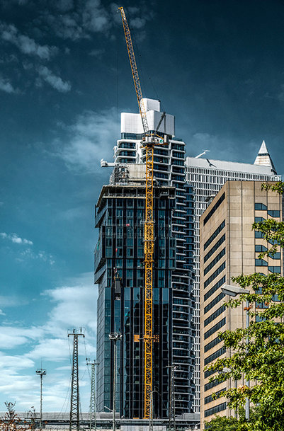 Liebherr: Last crane finishes work on the Spin Tower in Frankfurt ...