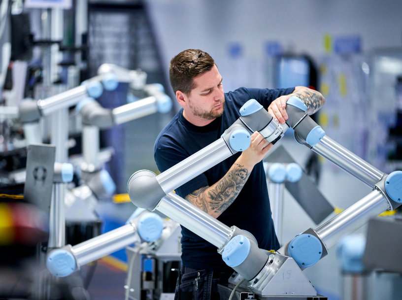 Big Companies, Small Robots: Why Collaborative Robots Are Attracting ...