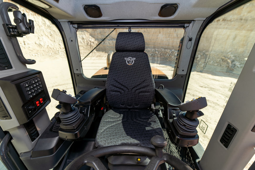 CASE CONSTRUCTION EQUIPMENT STELLT DEN D-SERIES GRADER VOR ...